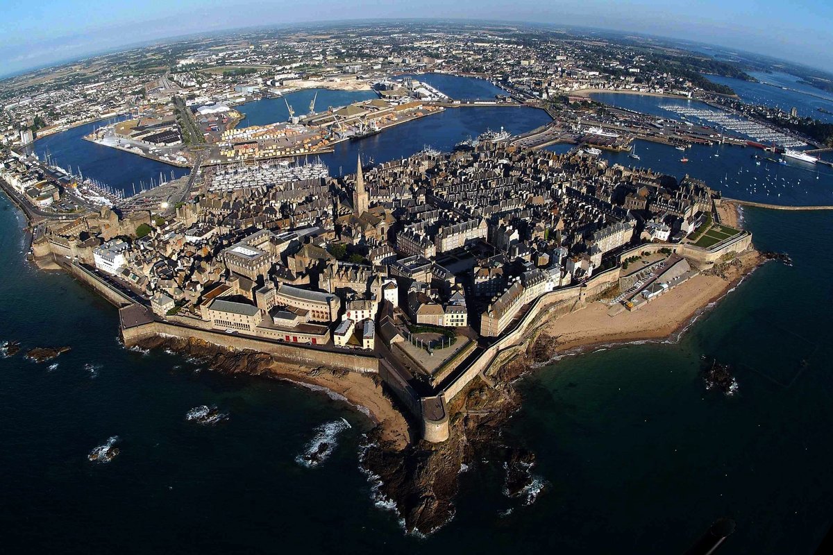 Route du Rhum 2018 : Un hologramme pour tout savoir sur la vie au large ... Route du Rhum 2018 : Un hologramme pour tout savoir sur la vie au large ...